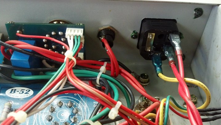 My Beer Has A Head – B52 AT100 Head - Unbroken String